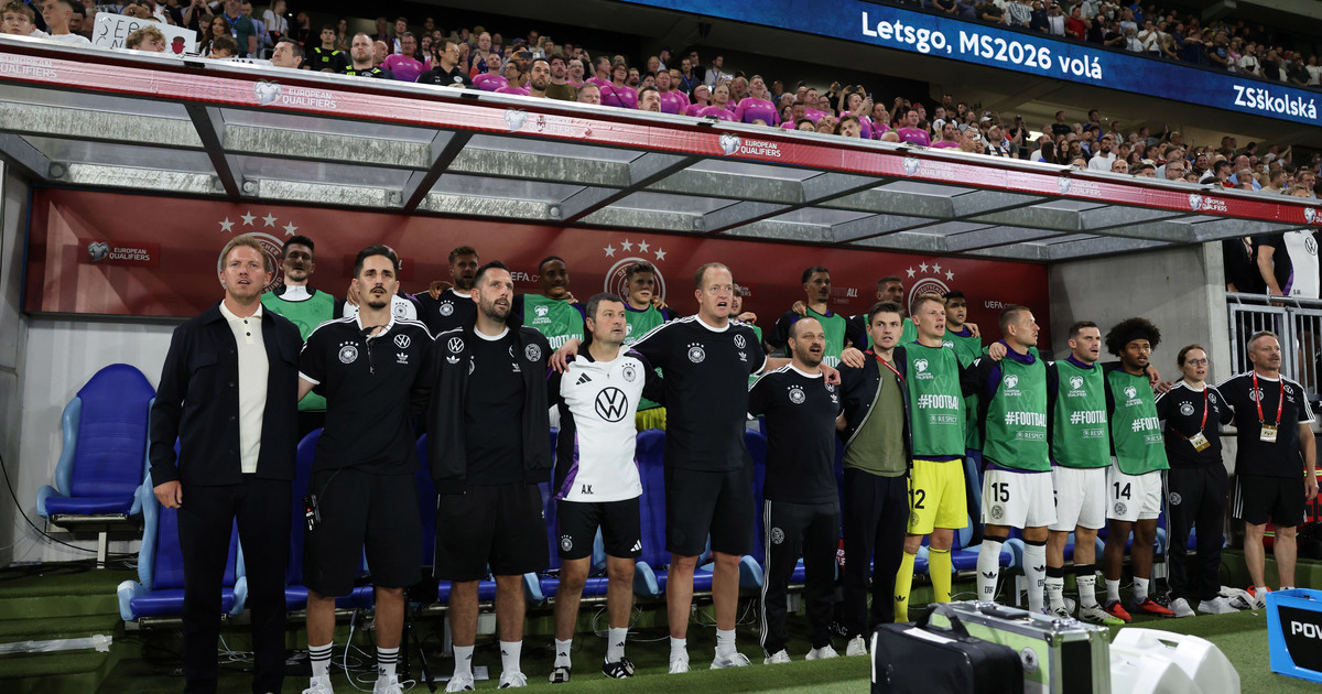 Organist Lennartz improvisiert Fußball-Nationalhymnen | evangelisch.de