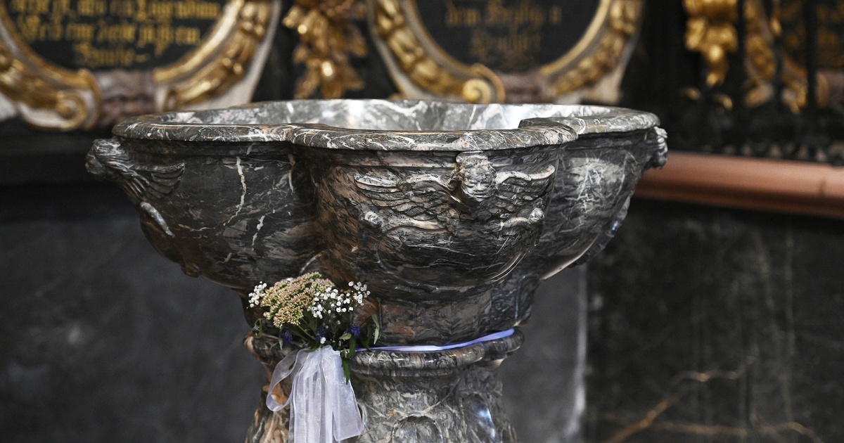 Taufbecken | Religionen Entdecken