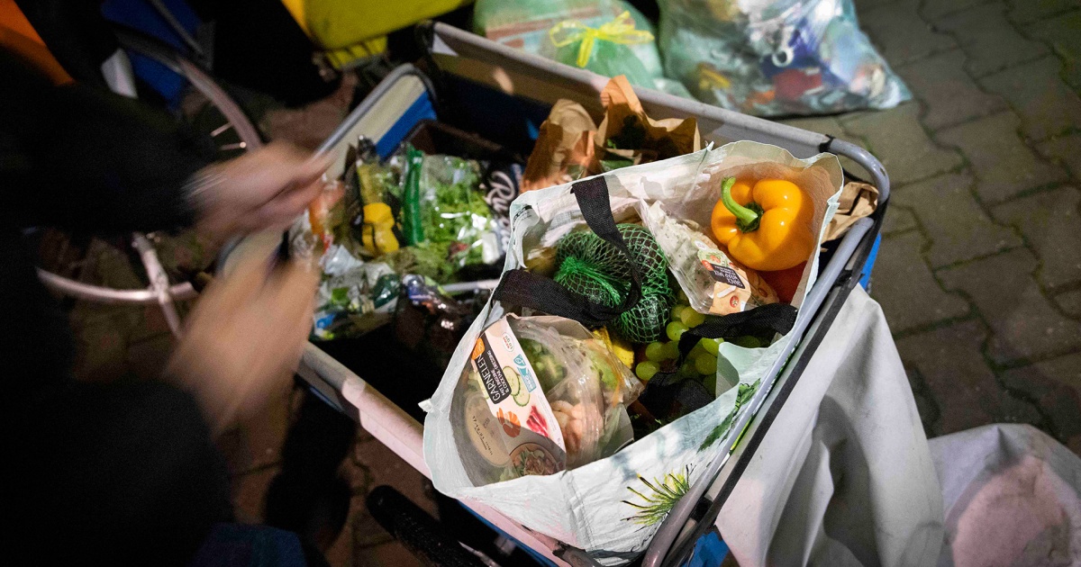 Ab in die Tonne - Containern | evangelisch.de