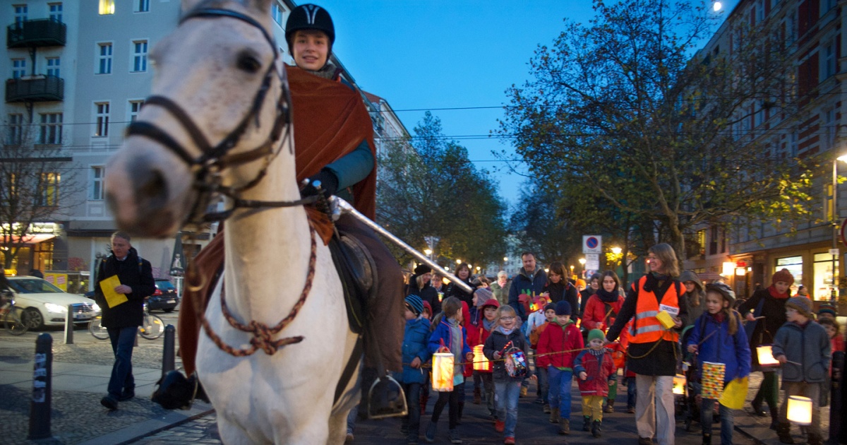 Sankt Martin: Laternelaufen und knusprige Gänse | evangelisch.de