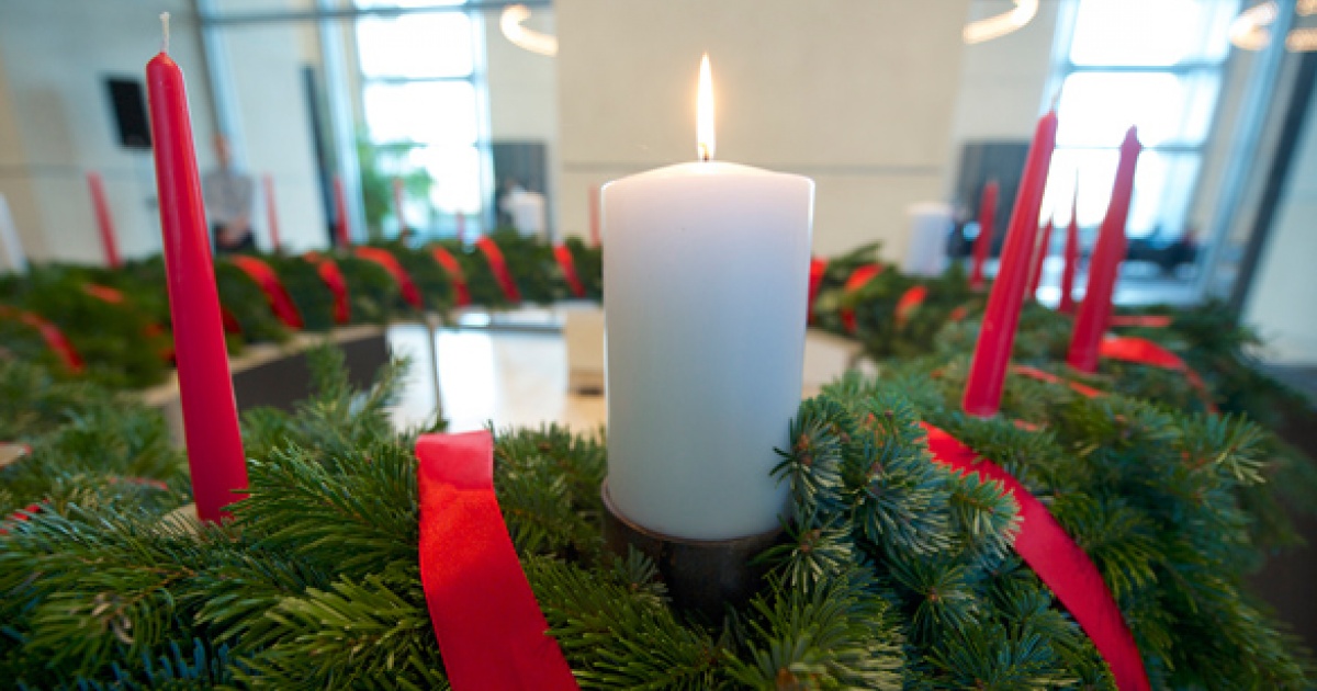Wichern-Adventskranz leuchtet im Bundestag | evangelisch.de