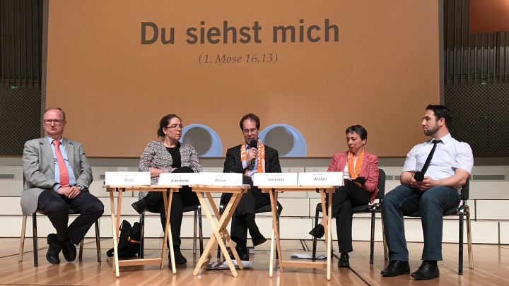 Wie Religionen die Demokratie retten können | evangelisch.de